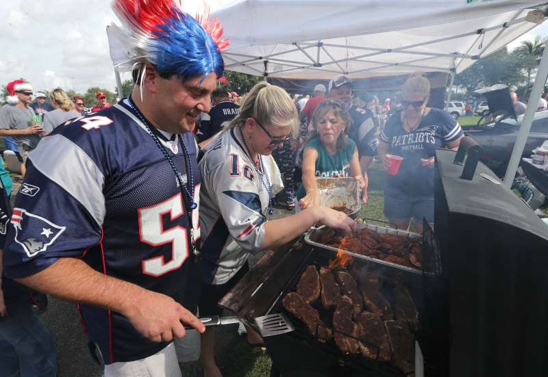 Nfl Tailgaters Spend 200 Per Game Money